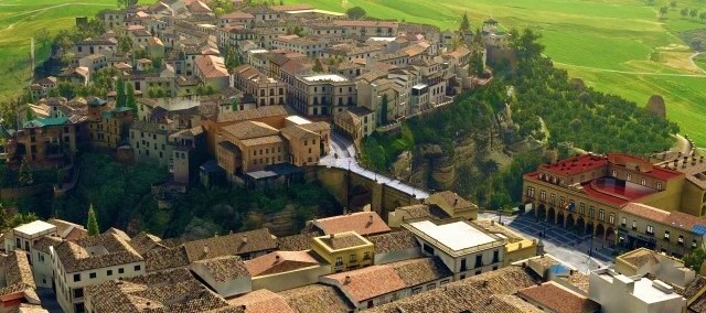 Cele patru minuni ale orașului Ronda: Un canion de o adâncime ...