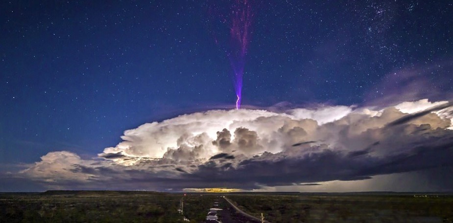 FULGERUL VIOLET – un fenomen meteo extrem de rar, surprins pe cerul ... FULGERUL VIOLET – un fenomen meteo extrem de rar, surprins pe cerul ...