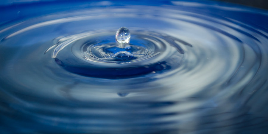 Apa poate exista în două faze lichide distincte, cu mari diferențe de ...