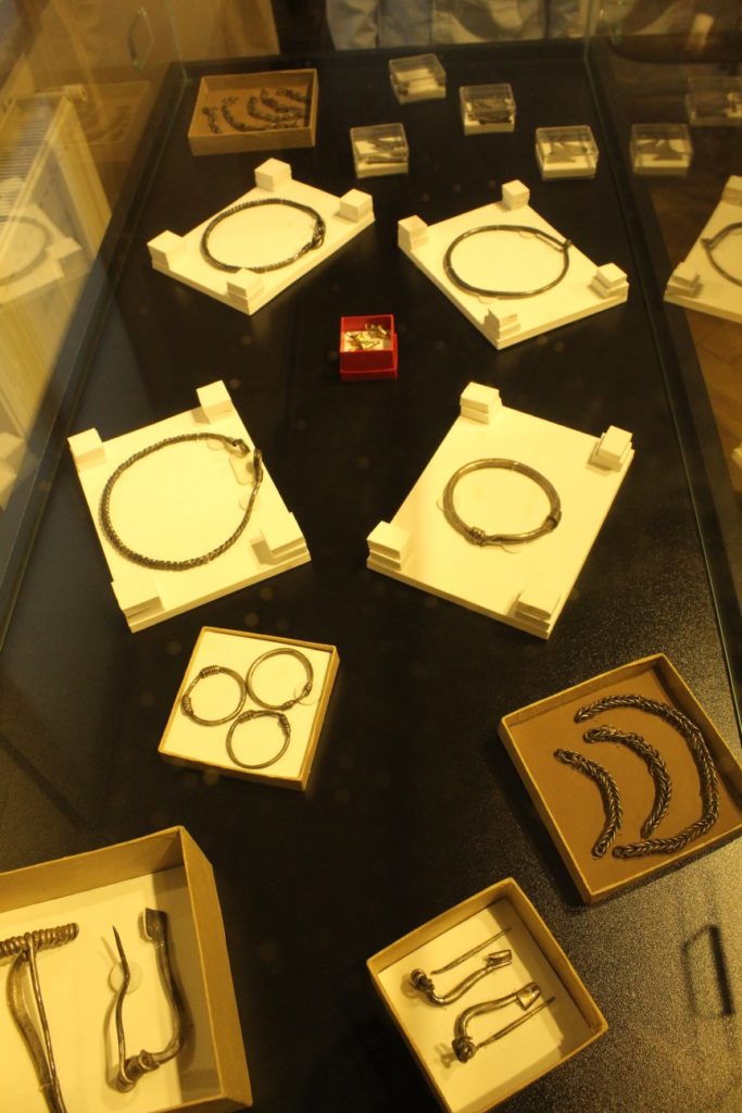 Tezaur DACIC spectaculos din aur și argint, descoperit în urmă cu 10 ...