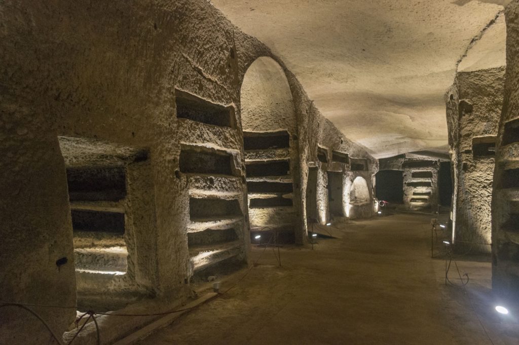 Catacombele San Gennaro – cel mai mare complex de catacombe creștine ...